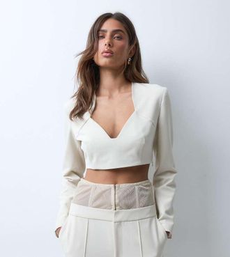 Asos ASOS X THE SOURCED COLLECTION schmal geschnittenes Oberteil mit Herzausschnitt in Cremewei&szlig;-Braun