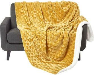 Homescapes Homescapes - Samt-Tagesdecke mit Dreiecksmuster, senfgelb, 200 x 230 cm - Senfgelb