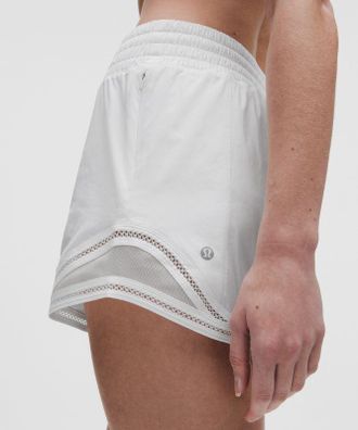 lululemon Hotty Hot Shorts mit Liner und hohem Bund Spitzenbesatz f&uuml;r Frauen - 10 cm - Gr&ouml;&szlig;e 10 in White