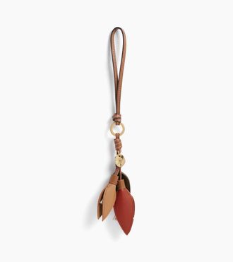 Le Tanneur Charms fleur en cuir grain&eacute;