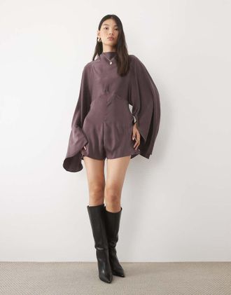 Asos Playsuit aus Satin mit Fledermaus&auml;rmeln und extralangen &Auml;rmeln in Schokobraun