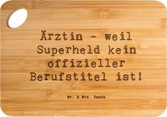 Mr. & Mrs. Panda Schneidebrett Spruch Ärztin Superheld - Geschenk, Frühstücksbrett, Hingabe, Mitgefühl, Lebensretter, Brotzeitbrett, Heilung, Medizin, Anerkennung, Frü
