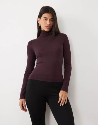 Pretty Lavish top fin en maille &agrave; manches longues et col roul&eacute; couleur figue-Blanc