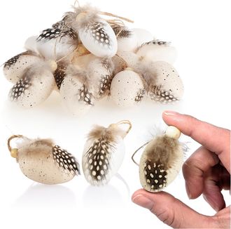 Com-Four 18x Ostereier zum Anhängen - Hängedeko für den Osterstrauch 4 x 3 cm - Deko-Ostereier mit Federn und Holzperle in Wachtelei-Optik - Deko-Eier aus Kuns