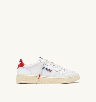 Autry BASKETS MEDALIST LOW EN CUIR BLANC ET SPICY ORANGE
