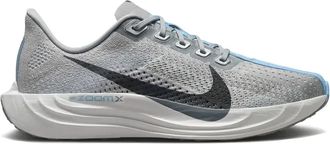 Nike baskets Pegasus Plus pour course sur route - Gris