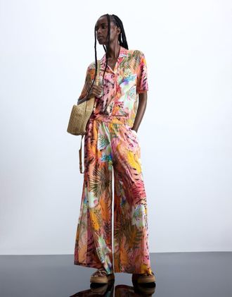 Desigual Pantalon &agrave; imprim&eacute; tropical - Rose