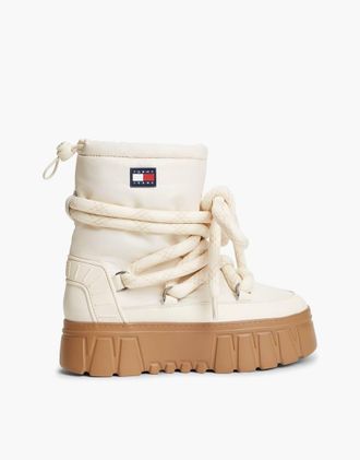 Tommy Jeans gef&uuml;tterte Plateau-Winterstiefel in Cremewei&szlig;-Neutral