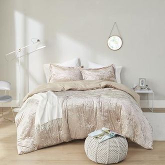 Comfort Spaces Juliette Luxe Bettset, Samt mit Mikrofaser-R&uuml;ckseite, ganzj&auml;hrig verwendbar, flauschig, mit passenden Kissenbez&uuml;gen, 3-teilig, Farbe Champagner, Full/