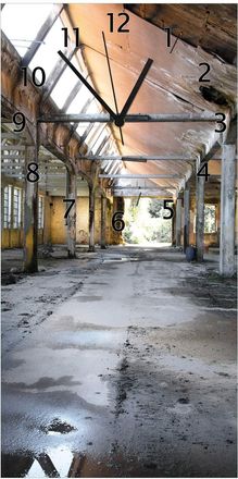 Wallario Design-Wanduhr Alte Industriehalle leerstehend und einsam aus Glas, Motiv-Uhr Gr&ouml;&szlig;e 30 x 60 cm, Schwarze Zeiger