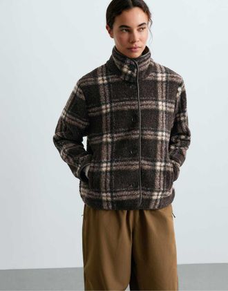 Oysho veste imitation peau de mouton &agrave; carreaux marron