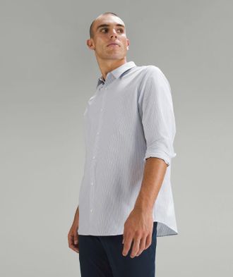 lululemon Chemise &agrave; manches longues New Venture coupe classique pour Hommes - Blanc/Blue/&Eacute; - Taille XS