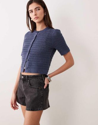 Abercrombie & Fitch Curve Love - Jeansshorts in A-Linie in verwaschenem Schwarz mit hohem Bund