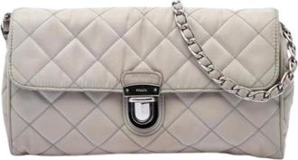Prada Sac bandouli&egrave;re matelass&eacute; en nylon Pre-owned - Femme - Pre-owned - Gris - Taille: ONE Size