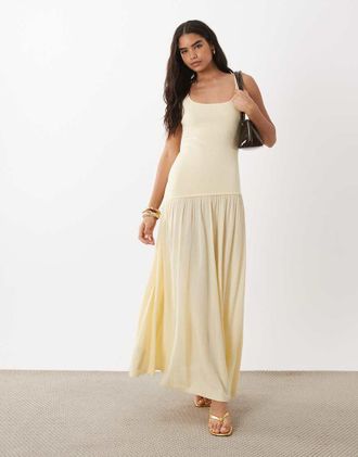 Mango Robe longue asym&eacute;trique &agrave; encolure d&eacute;gag&eacute;e et taille basse - Jaune pastel
