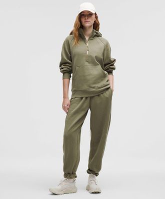 lululemon Scuba Jogger im Oversized Fit mit mittelhohem Bund Regular f&uuml;r Frauen - Gr&ouml;&szlig;e XL in Bay Leaf