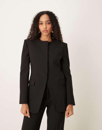 Mango Capsule - Blazer densemble ajusté sans col à épaules marquées - Noir