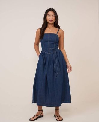 Nobody's Child Jones - Jeans-Midikleid in dunkler Waschung mit Mieder-Detail und gerafftem Rock-Blau