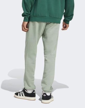 adidas Originals Essentials - Pantalon &agrave; logo tr&egrave;fle - Vert argent&eacute;