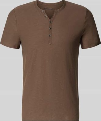 Mc Neal T-Shirt mit V-Ausschnitt und Knopfleiste