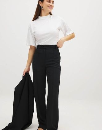 NA-KD Weite Hose in Schwarz mit hohem Bund
