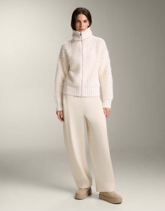 Oysho Locker geschnittene Hose aus schwerem Stoff in Ecru-Neutral