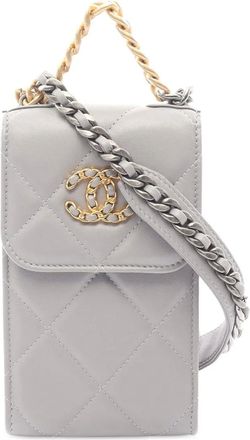 Chanel sac à bandoulière matelassé Chanel 19 Phone Holder (2021) - Gris