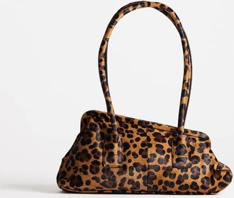Topshop Sophie mittelgro&szlig;e Schultertasche aus Echtleder mit eckiger Form im Leopardenmuster-Schwarz