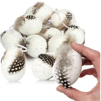 Com-Four 12x Ostereier zum Anhängen - Hängedeko für den Osterstrauch 7 x 5 cm - Deko-Ostereier zum Aufhängen mit Federn in Wachtelei-Optik
