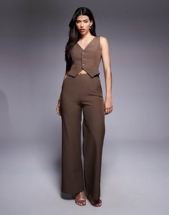 KAIIA Exklusiv - &Auml;rmelloser Westen-Jumpsuit in Braun mit weitem Bein