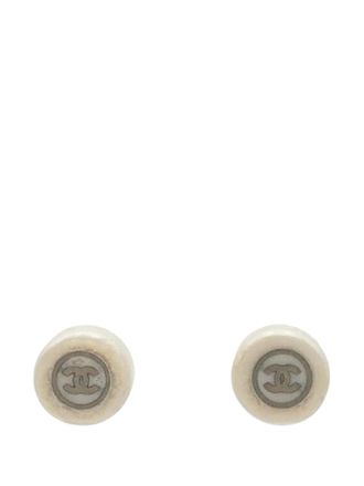 Chanel 1999 Resin and Silver Plated CC Round Push Back Earrings costume earrings - Wei&szlig;