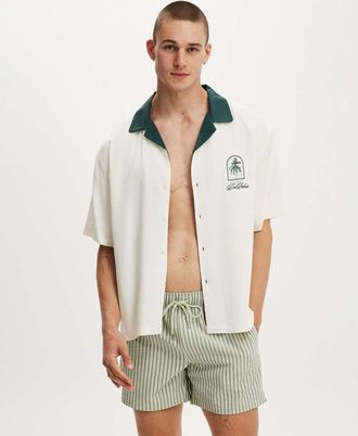 Cotton On Stretch-Badeshorts in Gr&uuml;n