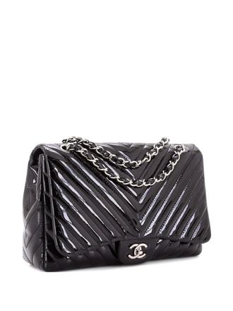 Chanel grand sac port&eacute; &eacute;paule verni &agrave; chevrons Single Flap - Noir