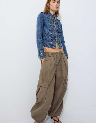 Stradivarius veste en jean boutonn&eacute;e en denim bleu surteint 100 % coton