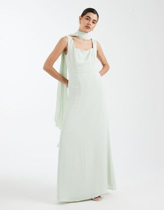 Six Stories Bridesmaid - Maxikleid aus Crepe in Minzgr&uuml;n mit eckigem Ausschnitt und Schal am Ausschnitt