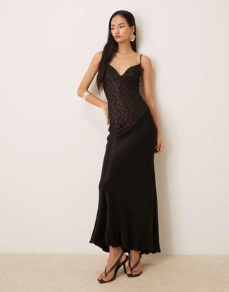 Bardot Aralia - Robe longue satin&eacute;e asym&eacute;trique avec corsage en dentelle - Noir