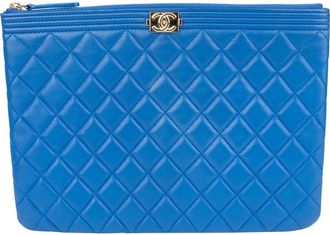 Chanel Crossbody Bags - Chanel Quilted Lambskin Boy CC Clutch - Gr. unisize - in Blau - f&uuml;r Damen