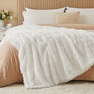Emme Fausse Fourrure Couverture Moelleuse, 220 x 240cm Blanc, Super Douce, Pelucheuse, &Eacute;paisse et &Eacute;l&eacute;gante, Couverture Shaggy &agrave; Longs Poils, Chaud Conforta