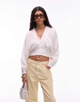 & Other Stories Blouse à manches volumineuses avec encolure et corsage à smocks - Blanc