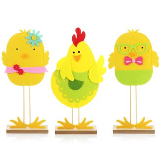 Com-Four 3X Deko Aufsteller Huhn - Osterdekoration aus Filz und Holz zum Hinstellen - Niedliche Filz-H&uuml;hner [Auswahl variiert] (3 St&uuml;ck - bunt 40cm)