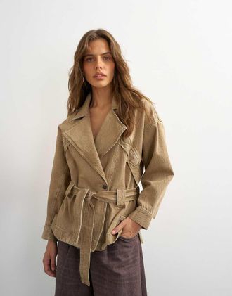 Topshop X Cara verk&uuml;rzte Trenchjacke aus Denim in gewaschenem Beige-Neutral