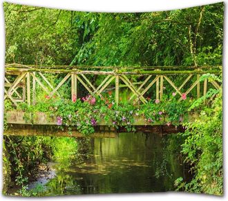 A.Monamour Wanddekor Wandbild Vorhang Wandteppiche Alte Brücke Über Fluss Grünen Wald Bäume Blumen Natur Landschaft Landschaft Bild Drucken Stoff Wandbehang Tapi