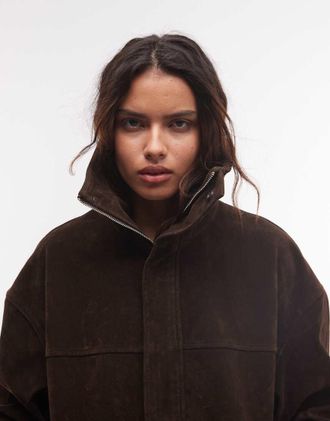 Cernucci veste en daim synth&eacute;tique &agrave; col chemin&eacute;e tr&egrave;s montant marron