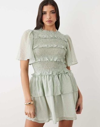 Vero Moda Robe courte fronc&eacute;e &agrave; volants - Rayures vert sauge