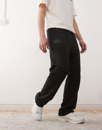 New Era Jogginghose in Schwarz mit geradem Schnitt