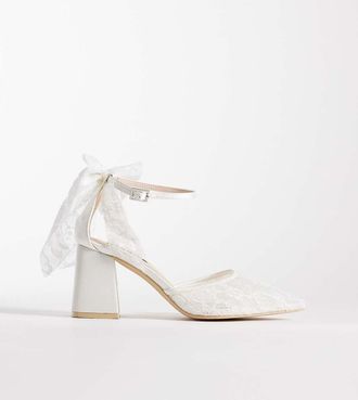 Be Mine Bridal - Reema - Schuhe in Elfenbeinwei&szlig; mit Spitzenbesatz, Blockabsatz und Schleife, weite Passform