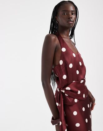 4th & Reckless Satin-Halterneck-Top mit Drapierung und Taillendetail als Co-ord in Burgunderrot und rosa Polka-Dot-Muster