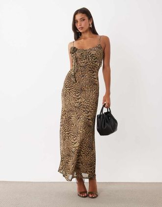 Gina Tricot Gina Tricot Chiffon-Kleid mit Volants und Blumenmotiv in braunem Leopardenmuster