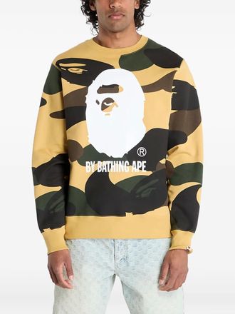 A Bathing Ape sweat à col ras du cou imprimé camouflage - Jaune
