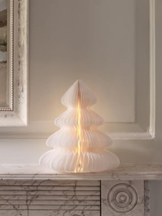 Lights4fun Origami-inspirierter Weihnachtsbaum | aus wei&szlig;em Papier | beleuchtet mit 20 warmwei&szlig;en LEDs | batteriebetrieben & mit Timer | Weihnachten Deko Innen F